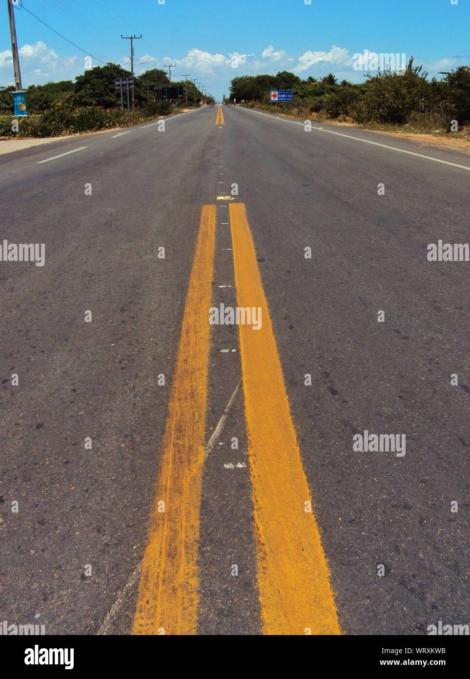 Double Yellow Line High Resolution Stock Photography and Images - Alamy