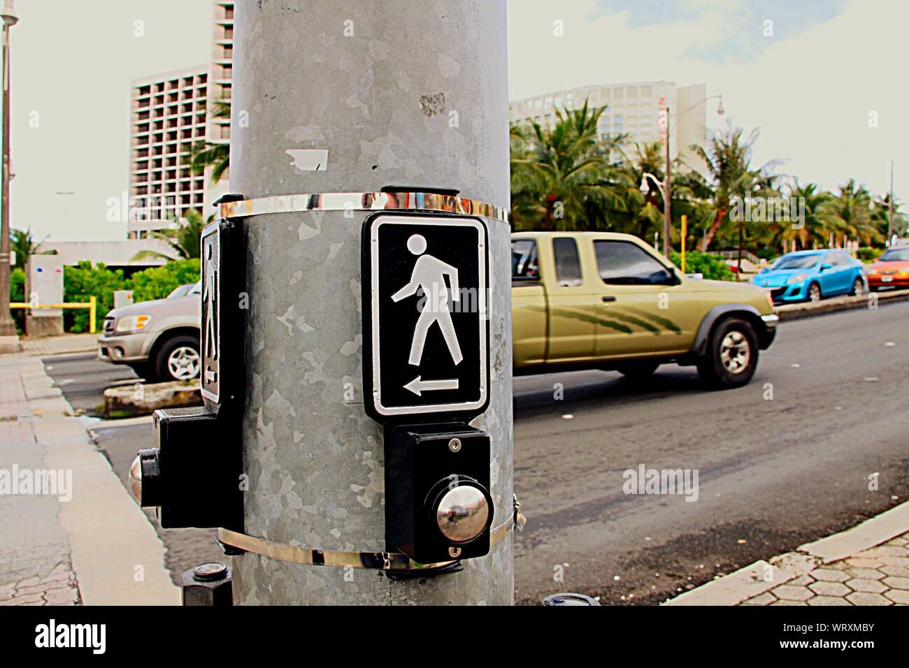 Pedestrian Walkway Sign High Resolution Stock Photography and Images ...