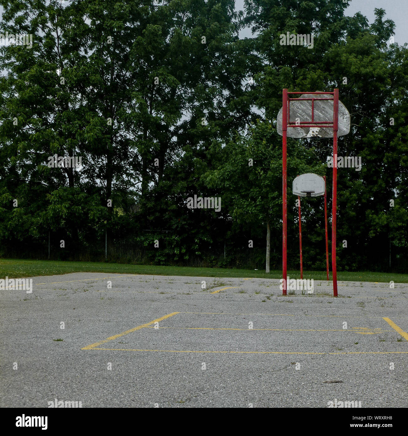 Concrete basketball court hi-res stock photography and images - Alamy