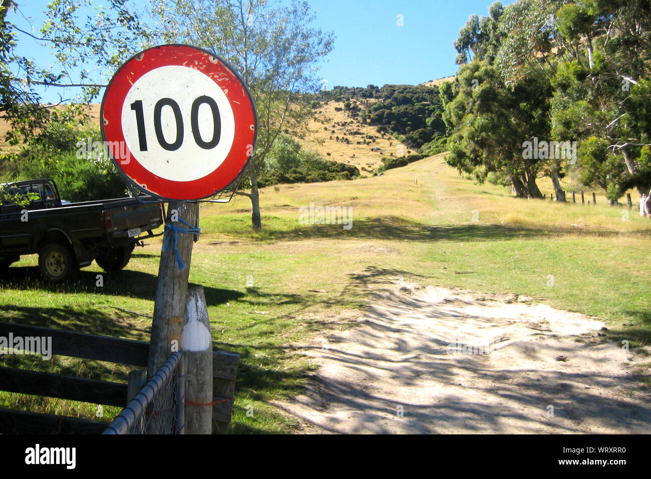 100 Speed Sign High Resolution Stock Photography and Images - Alamy