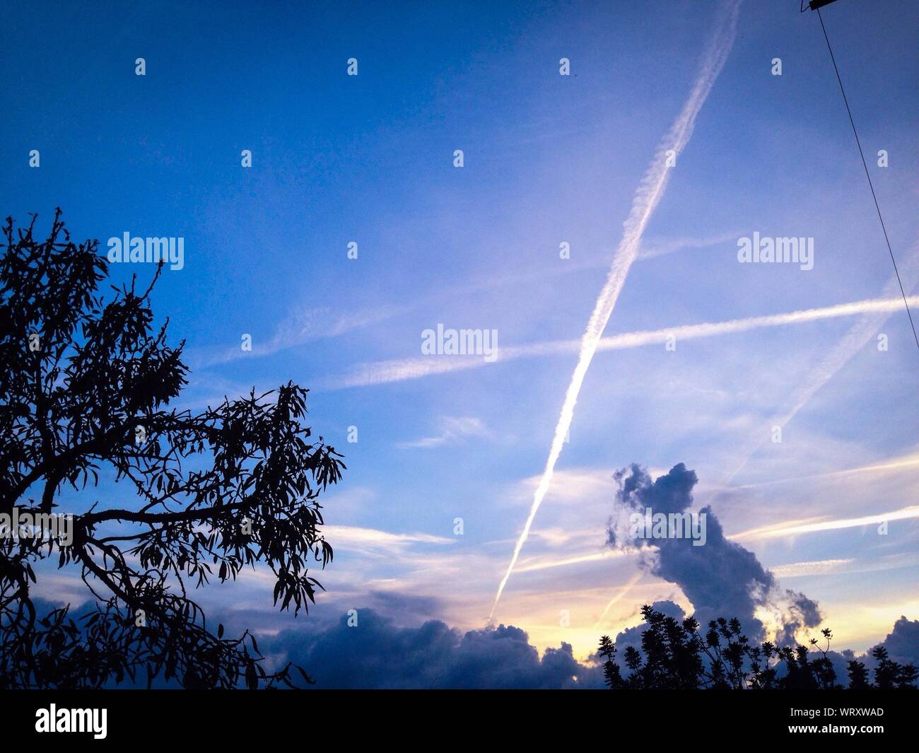 Vapor trail silhouette hi-res stock photography and images - Alamy