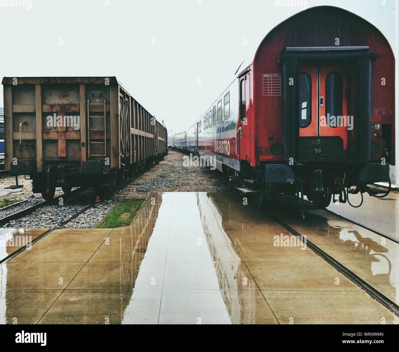 Trains and tracks hi-res stock photography and images - Alamy