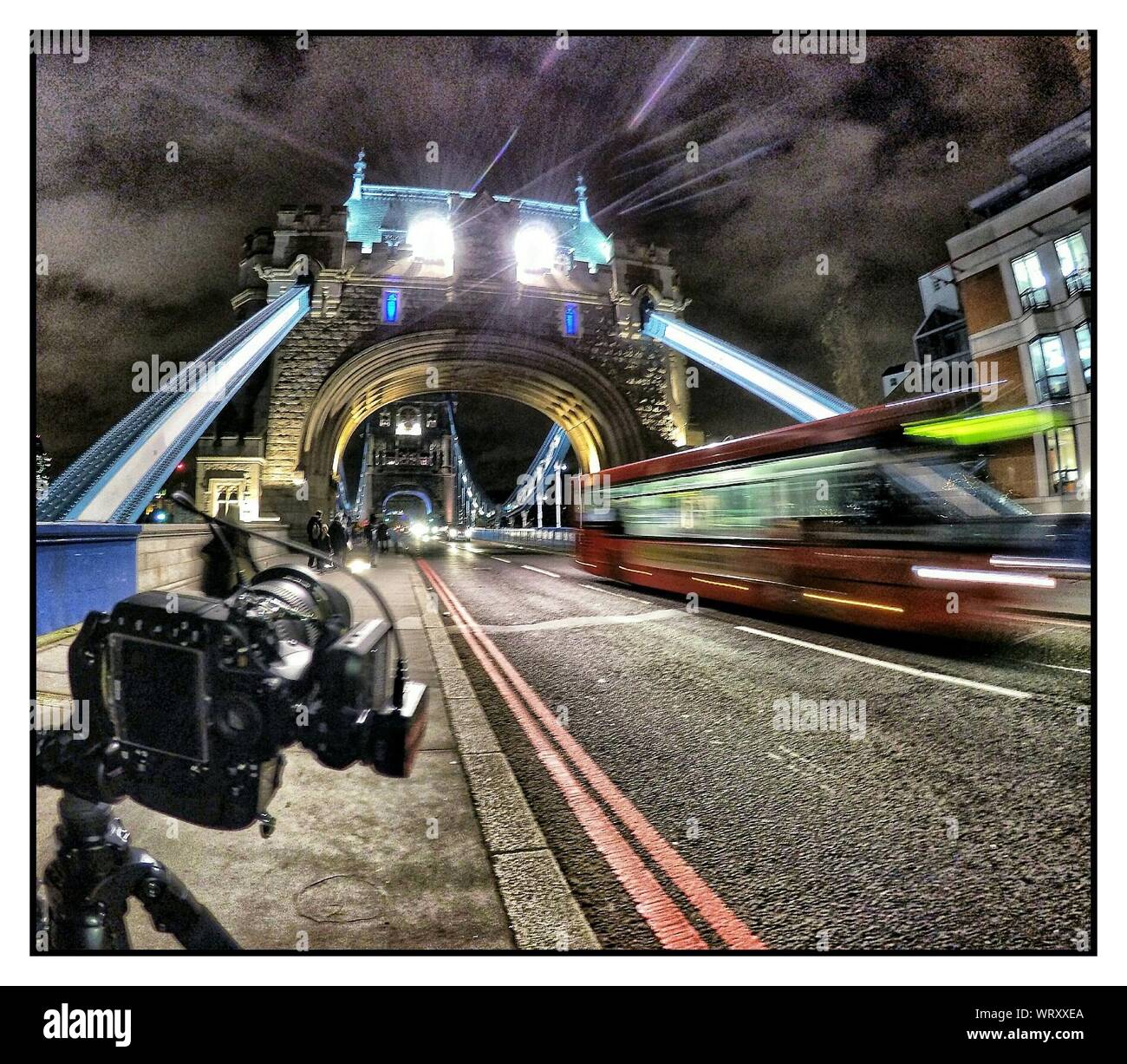 Tower bridge at night bus hi-res stock photography and images - Alamy