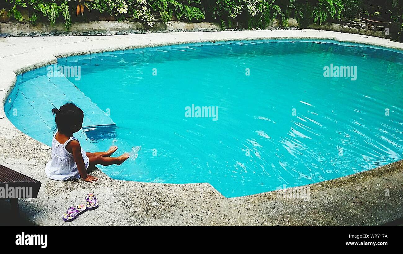 Poolside girl hi-res stock photography and images - Alamy