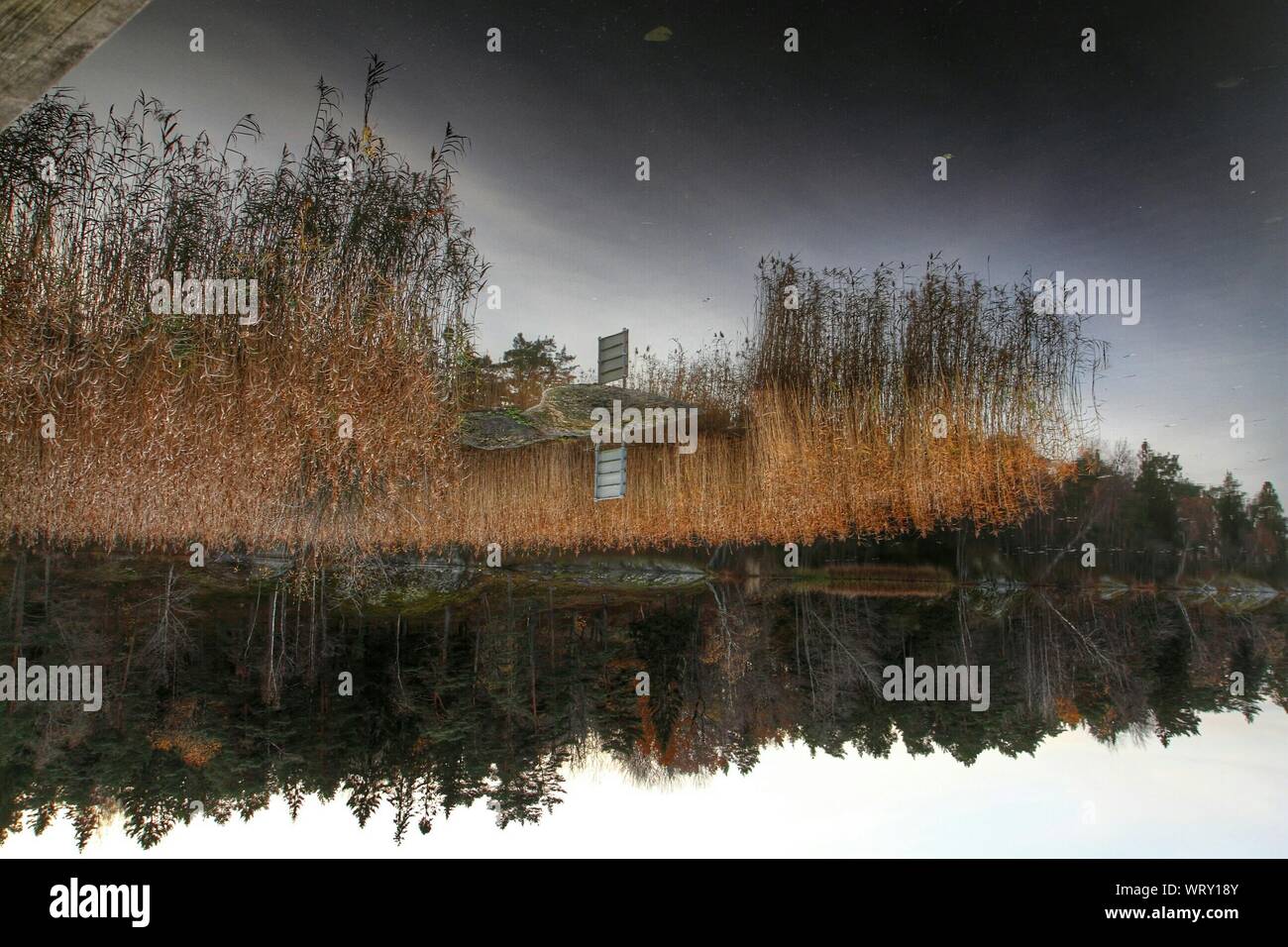 Upside down sign hi-res stock photography and images - Alamy