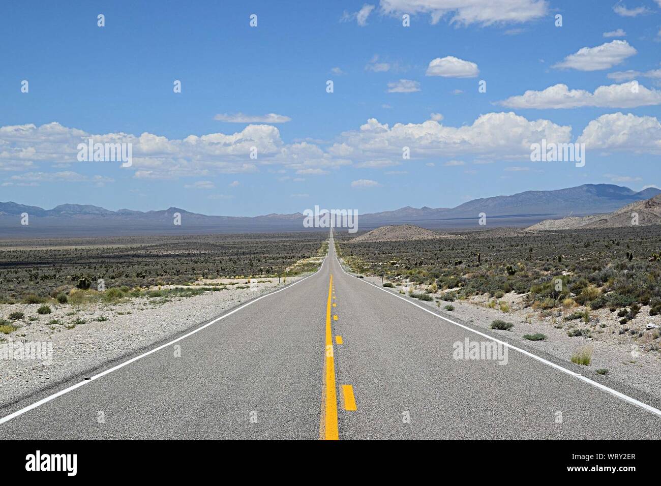 Empty desert hi-res stock photography and images - Alamy