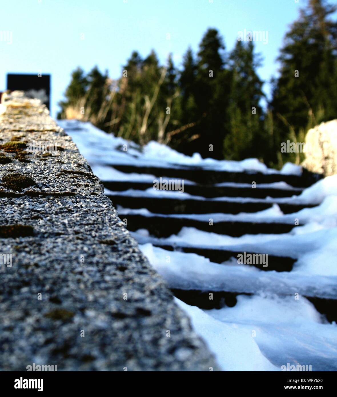 Wall snow hi-res stock photography and images - Alamy