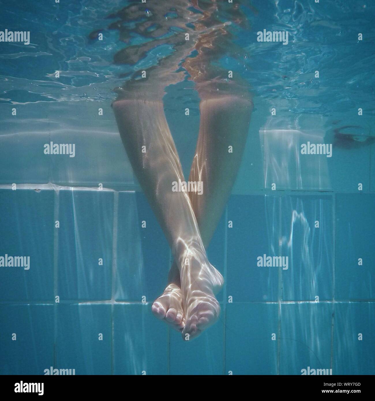 Legs dangling in swimming pool hi-res stock photography and images - Alamy