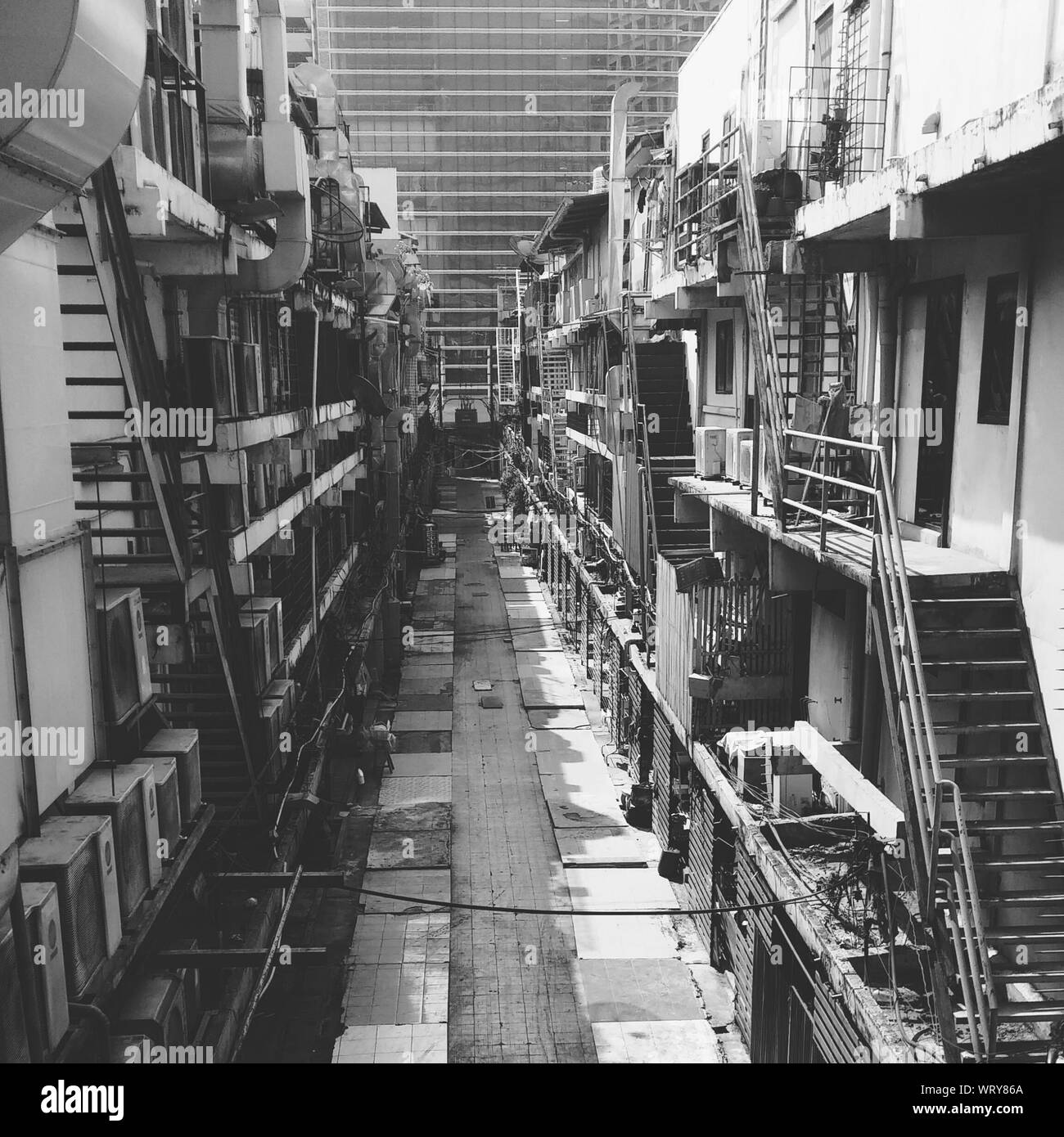 Steps between buildings hi-res stock photography and images - Alamy