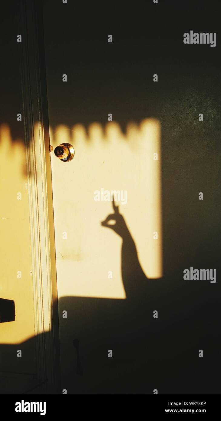 Hand on door knob hi-res stock photography and images - Alamy