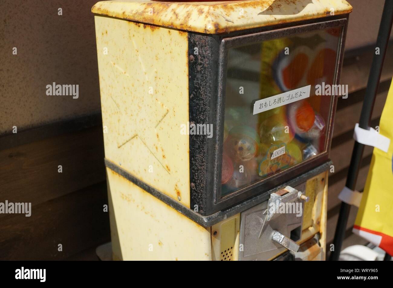 Rusty Vending Machine High Resolution Stock Photography and Images - Alamy