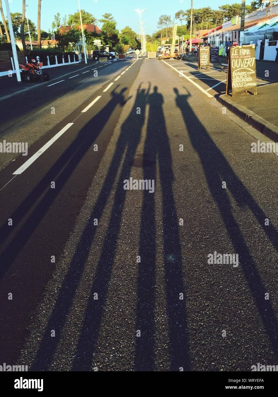 Long city shadow hi-res stock photography and images - Alamy