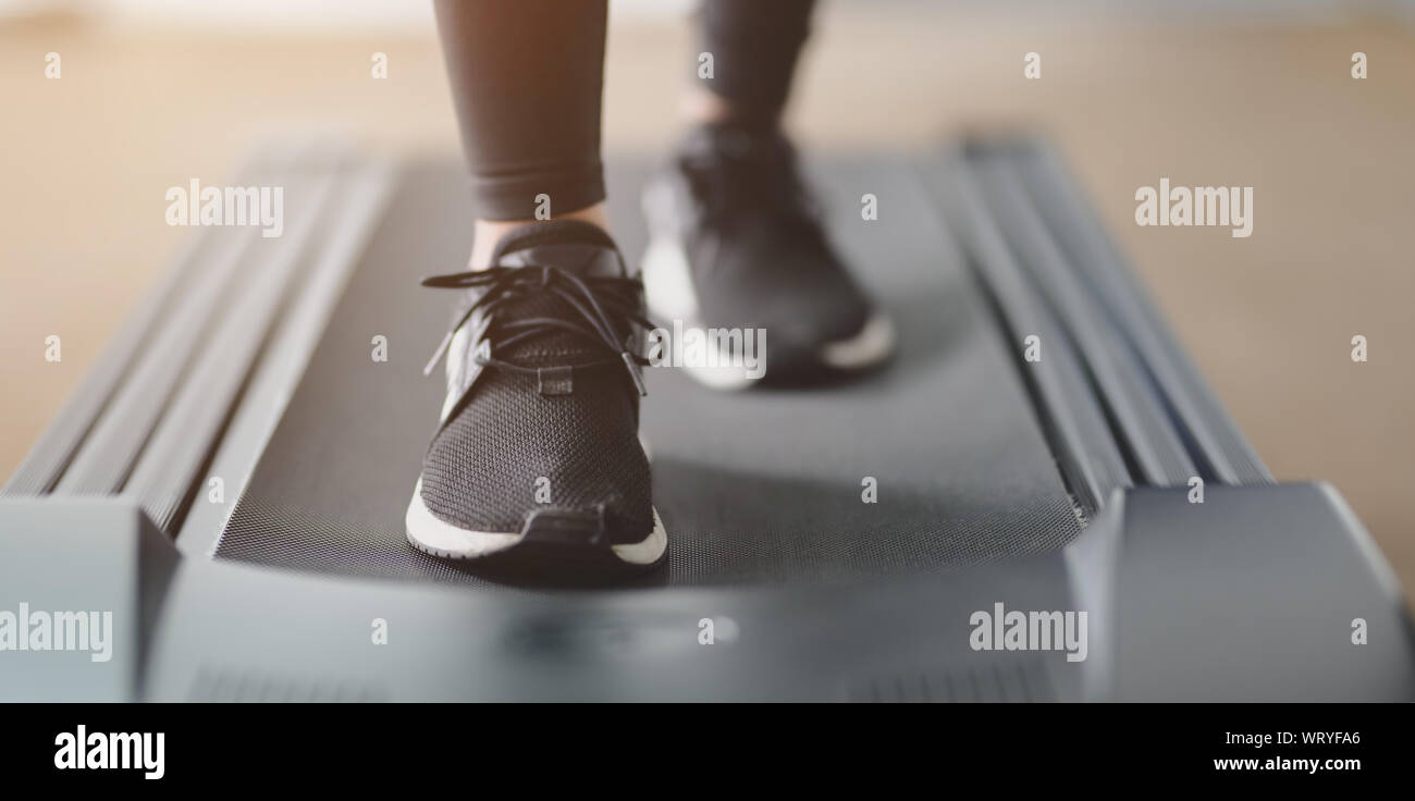 Inside busy gym hi-res stock photography and images - Alamy