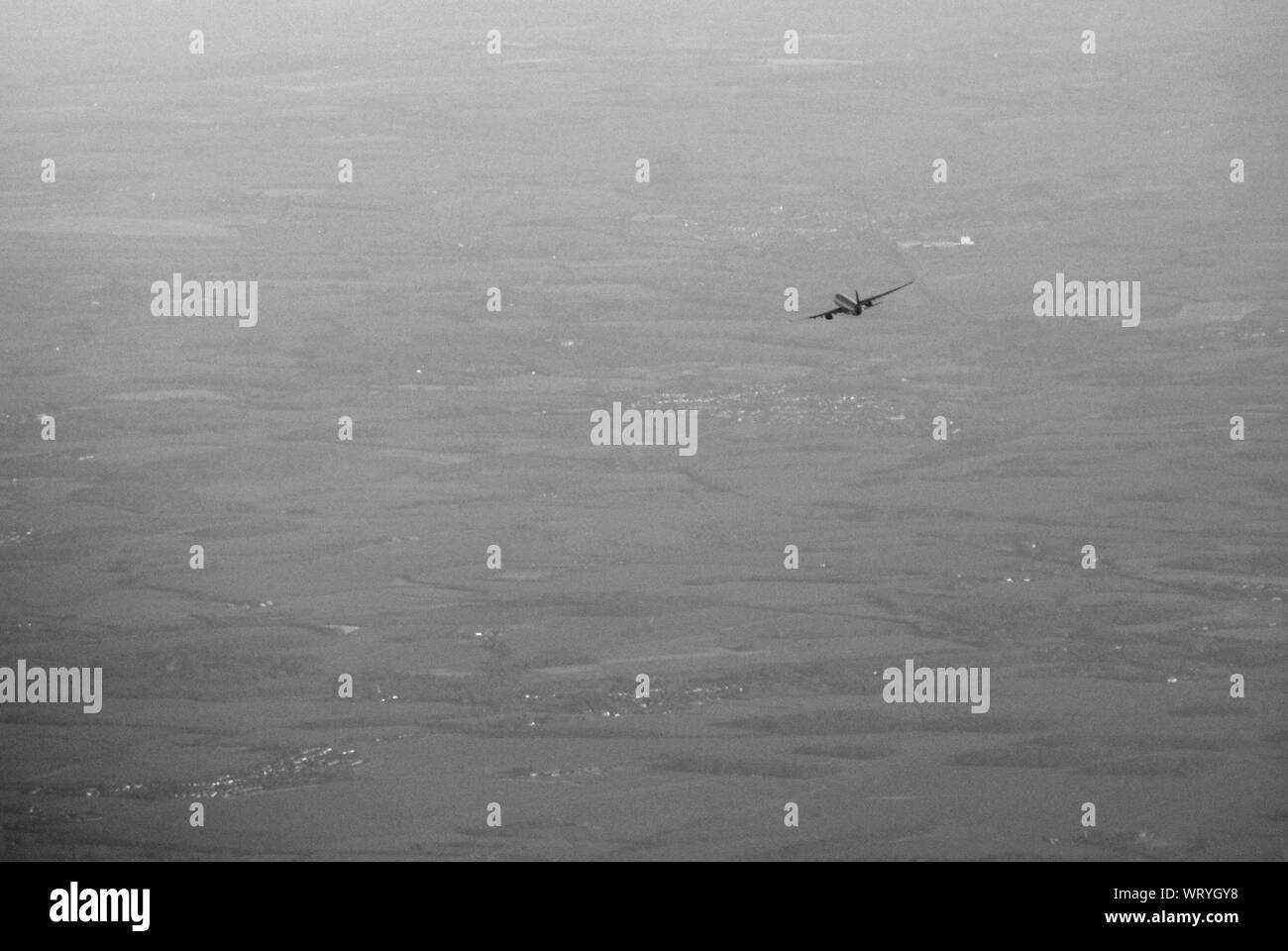 Flying fields hi-res stock photography and images - Alamy