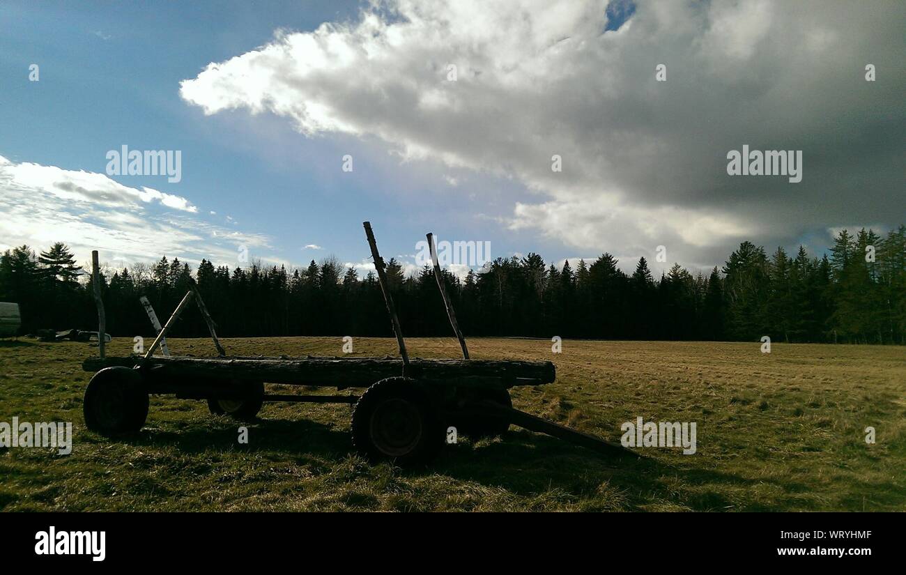 Old fashioned cart hi-res stock photography and images - Alamy