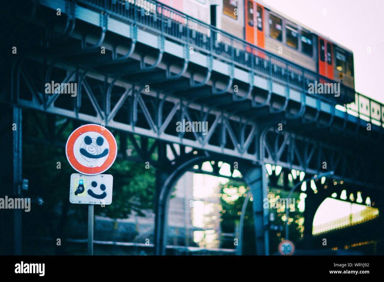 Face drawings hi-res stock photography and images - Alamy