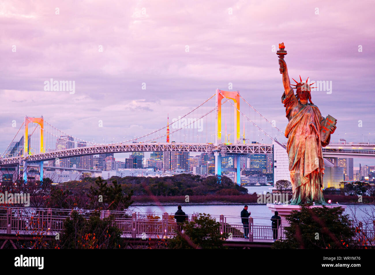 Statue of liberty and rainbow bridge hi-res stock photography and ...