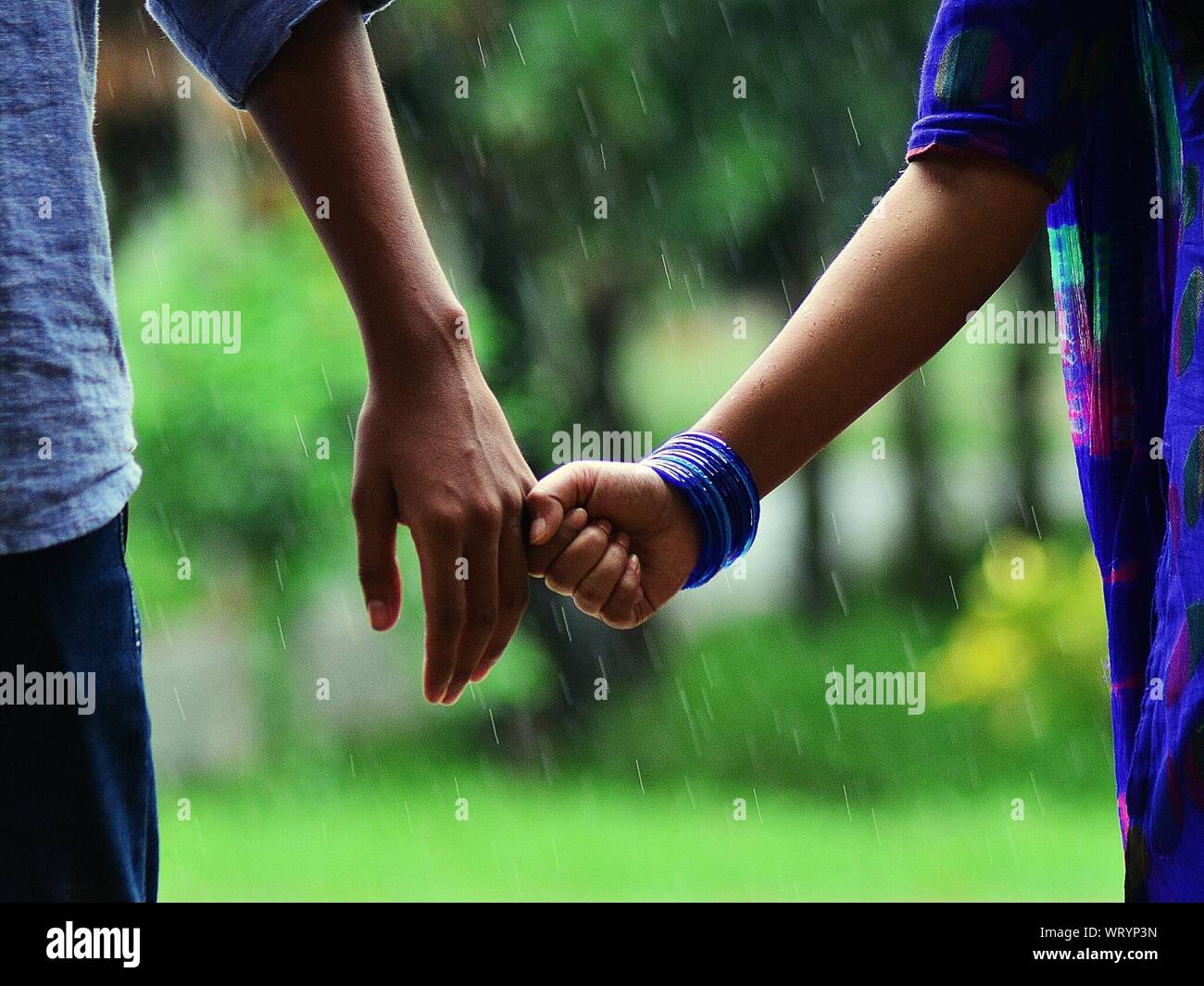 Rain couple hi-res stock photography and images - Alamy