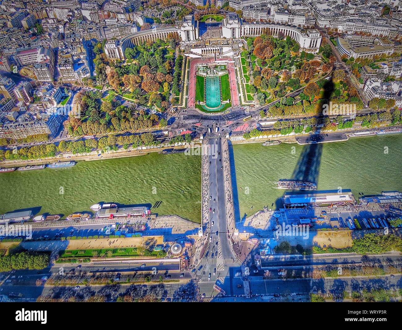 Eiffel tower shadow hi-res stock photography and images - Alamy