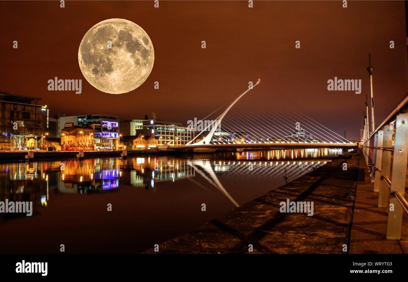 Moon over city at waterfront hi-res stock photography and images - Alamy