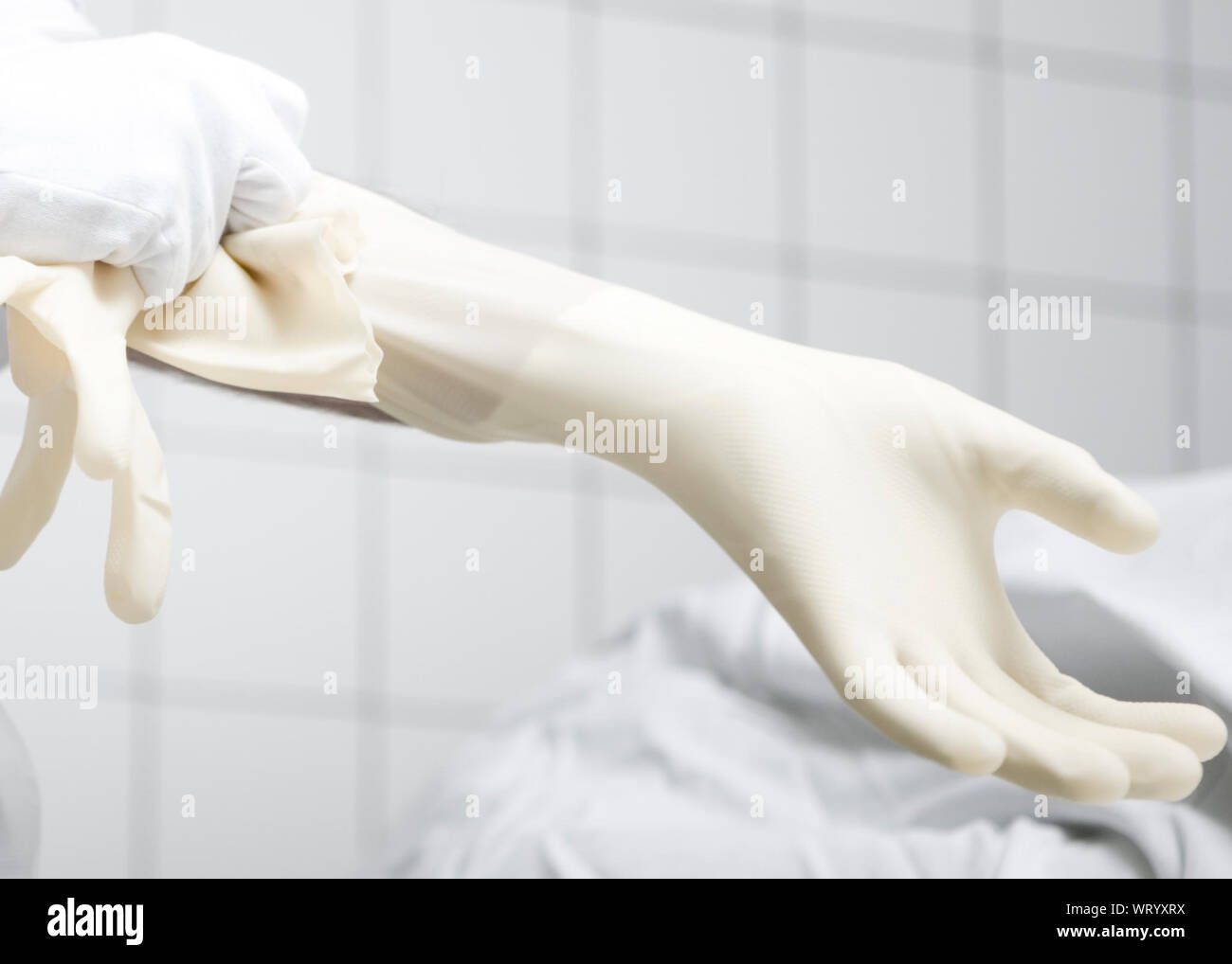 Surgical hands hi-res stock photography and images - Alamy