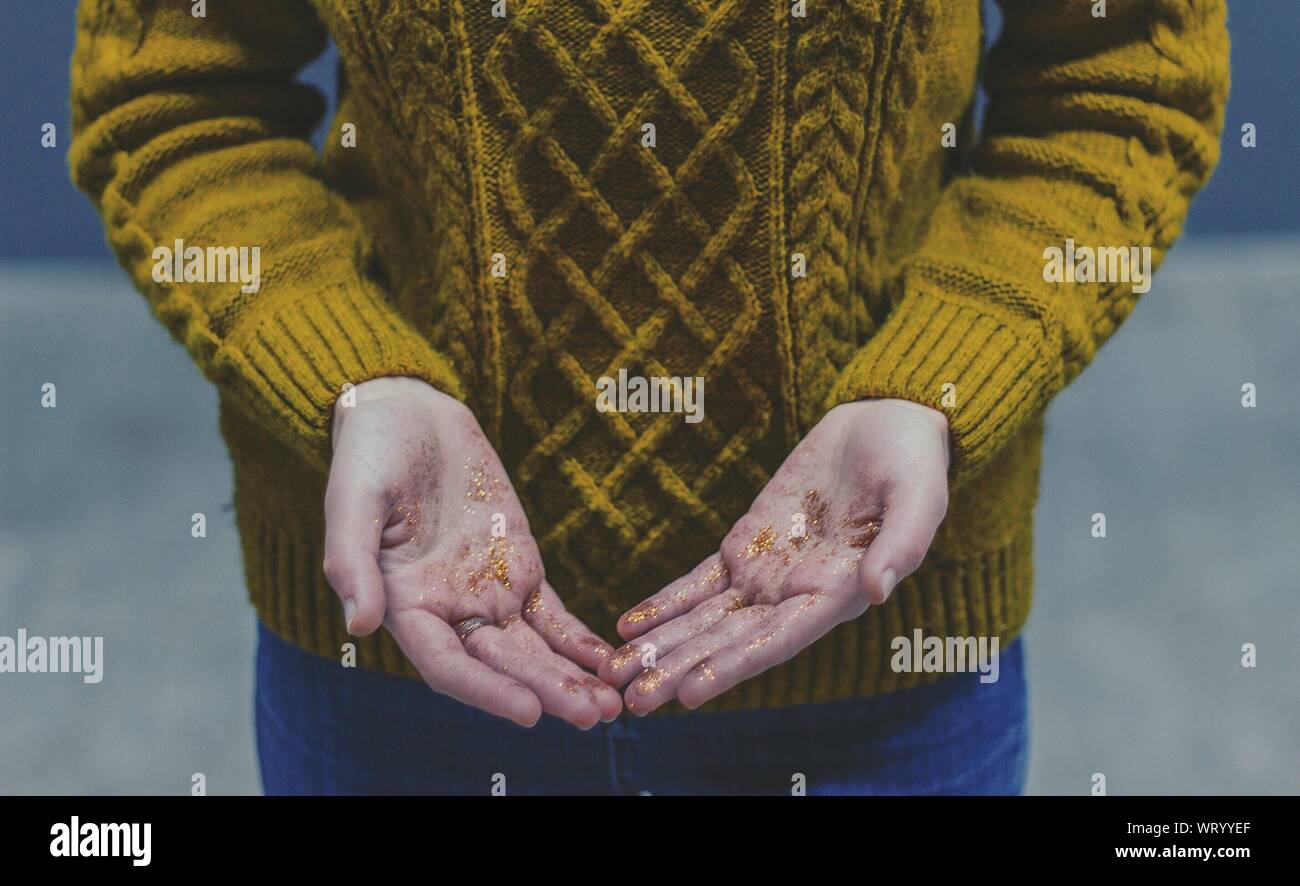 Dirty woman hands hi-res stock photography and images - Alamy