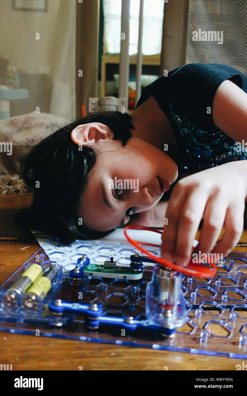 Science classroom experiment hi-res stock photography and images - Alamy