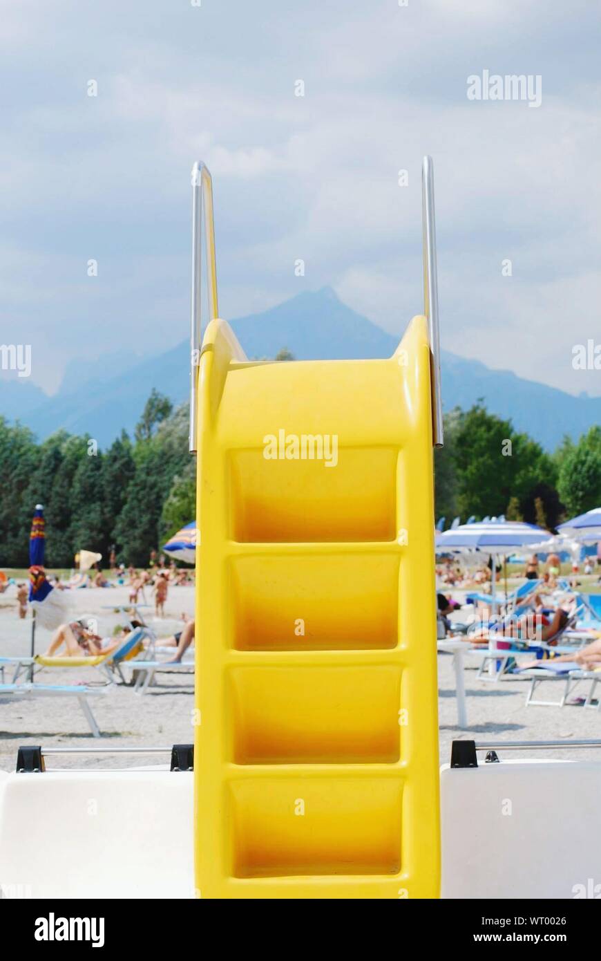 Yellow slide hi-res stock photography and images - Alamy