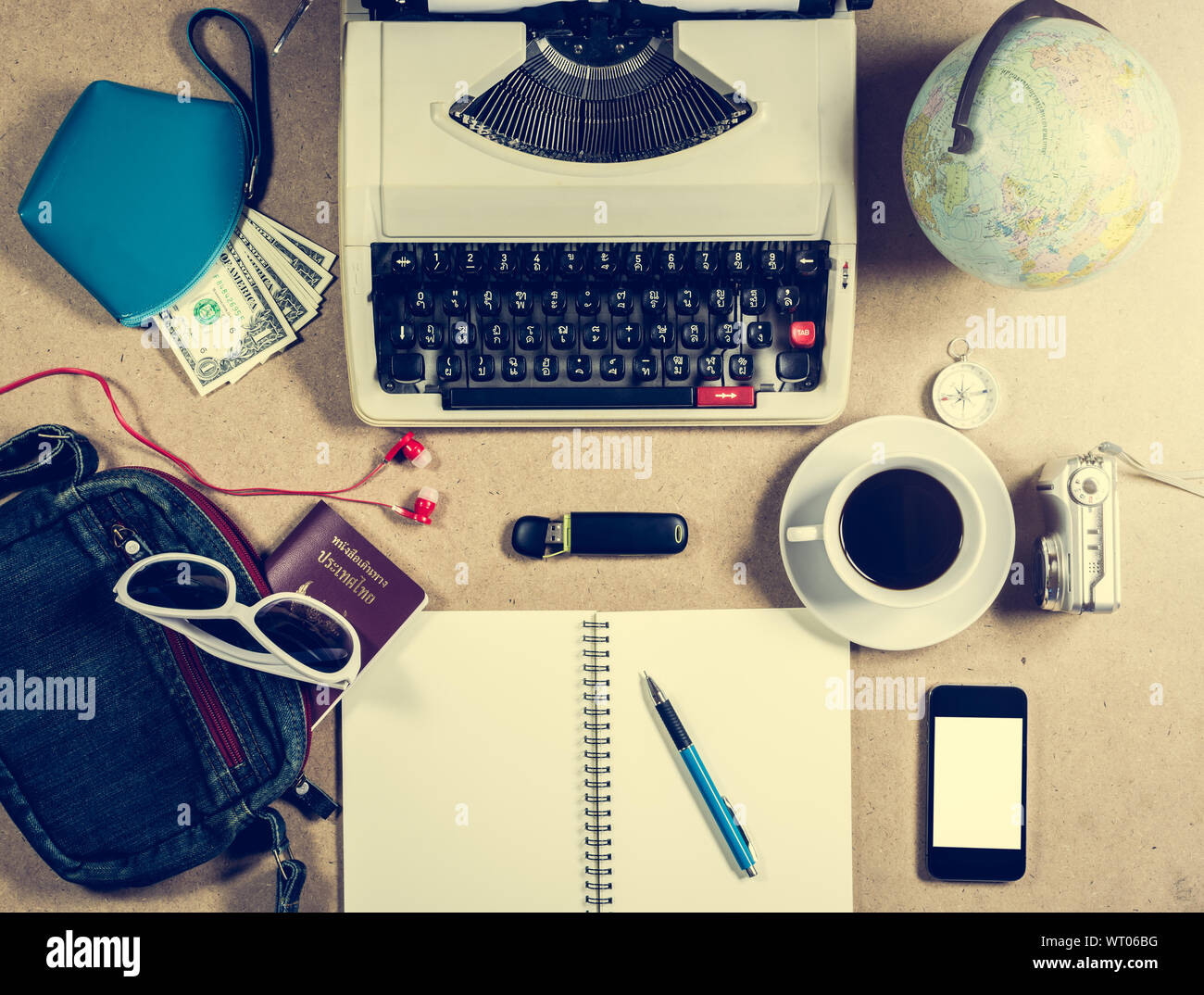 Money under the table hi-res stock photography and images - Alamy