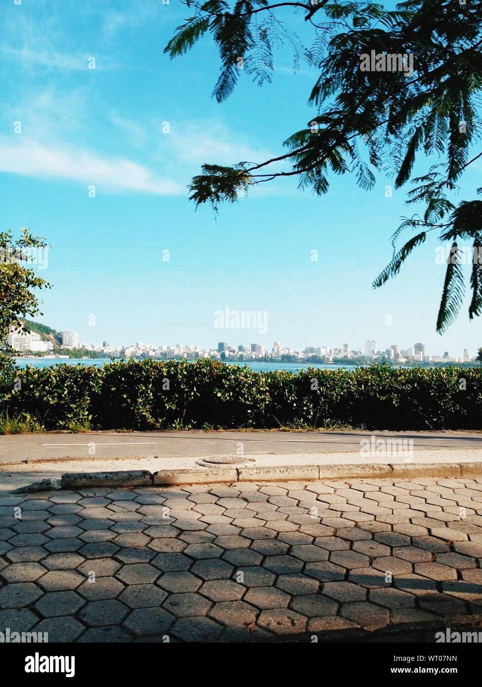 Waterfront road hi-res stock photography and images - Alamy