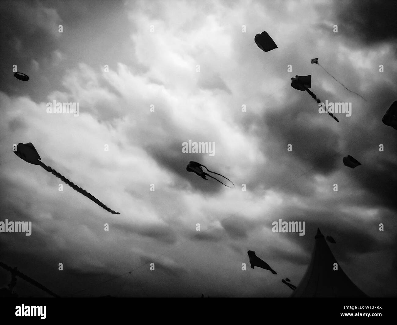 Air kites hi-res stock photography and images - Alamy