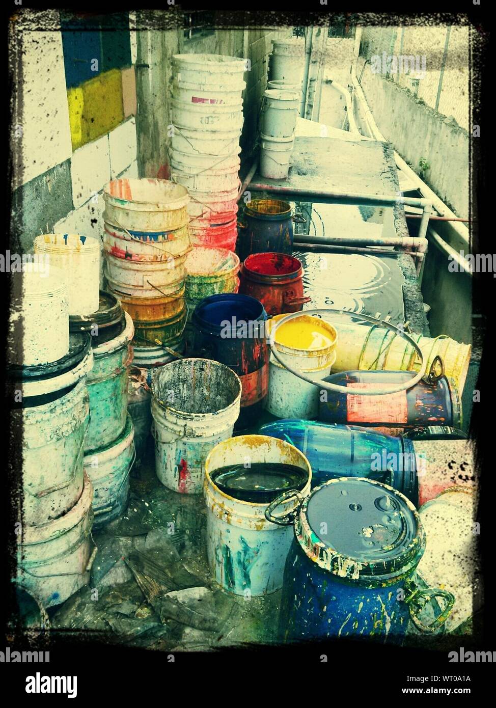 Dirty containers hi-res stock photography and images - Alamy