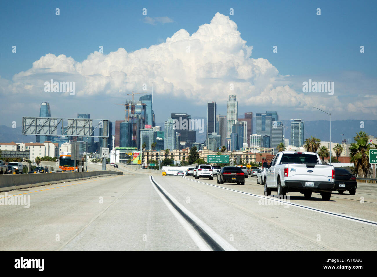 Freeway traffic entering downtown hi-res stock photography and images ...