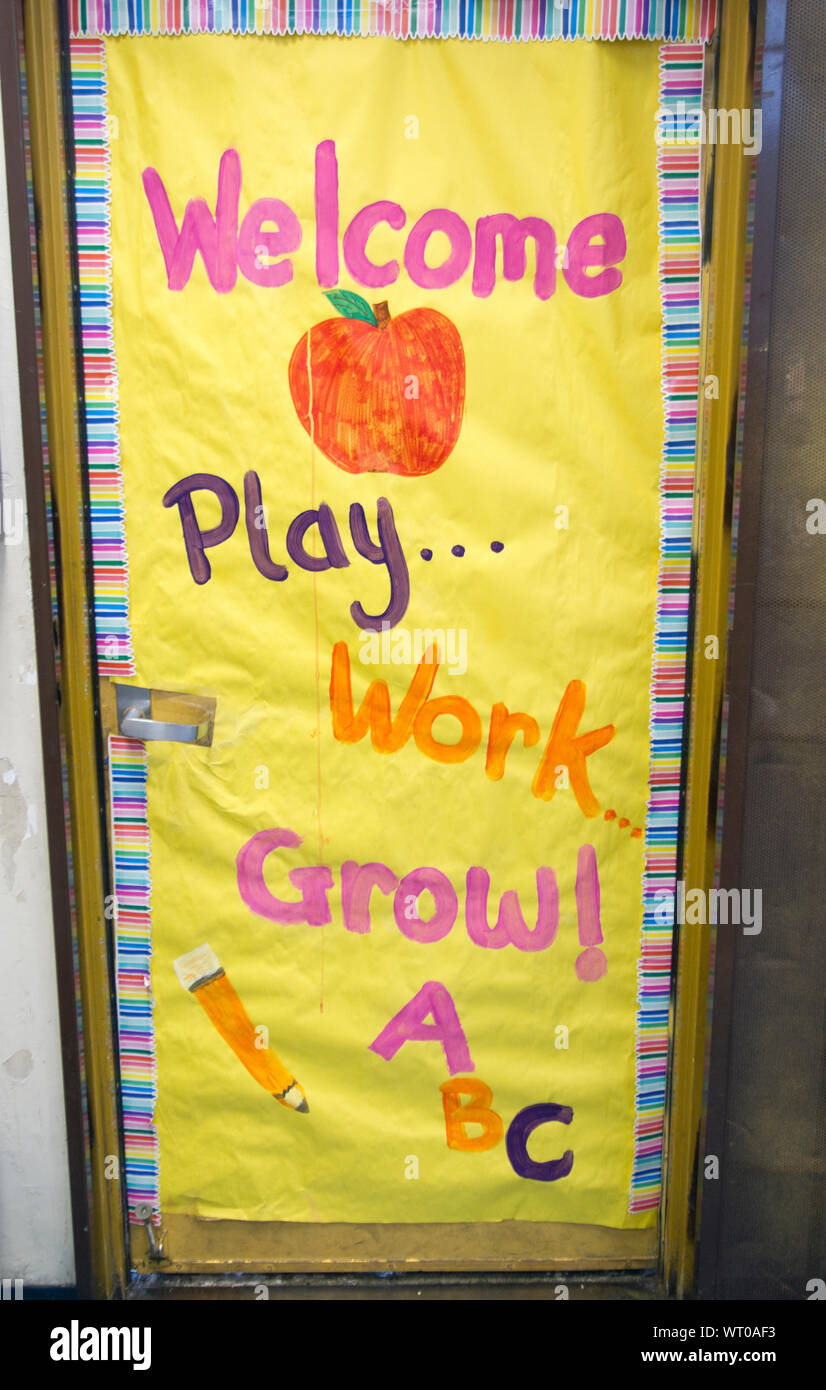 Welcome sign on inside of kindergarten classroom door hi-res stock ...