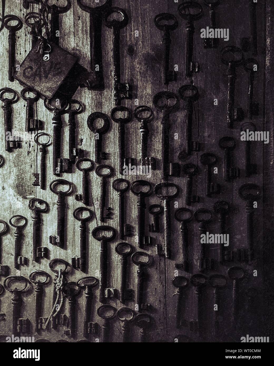 Antique keys hi-res stock photography and images - Alamy