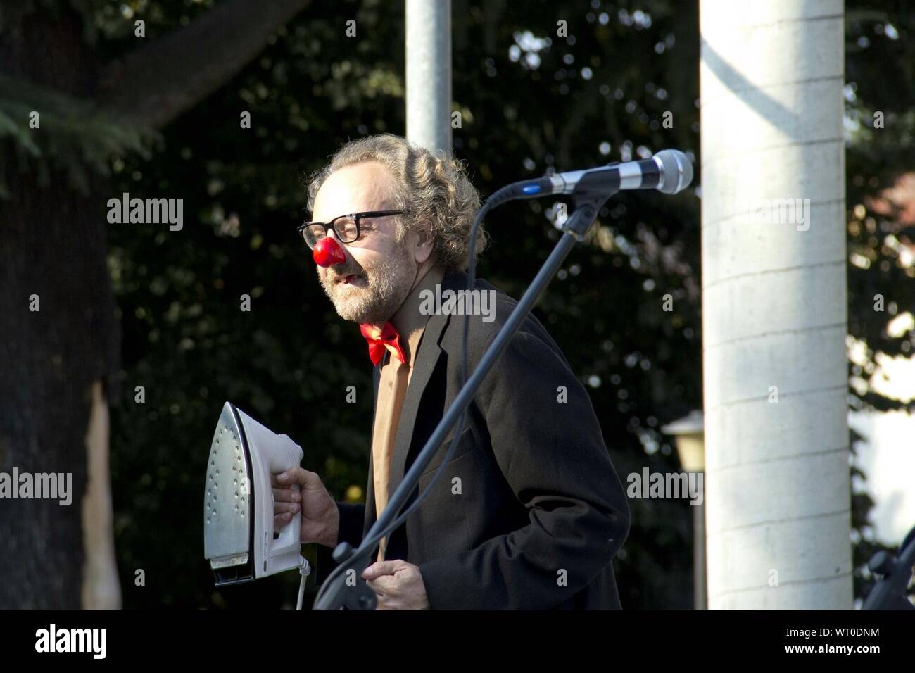Clown Performing Stage High Resolution Stock Photography and Images - Alamy