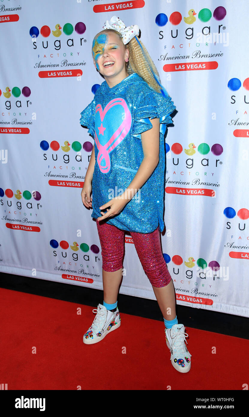 JoJo Siwa Celebrating at Sugar Factory American Brasserie Las Vegas ...