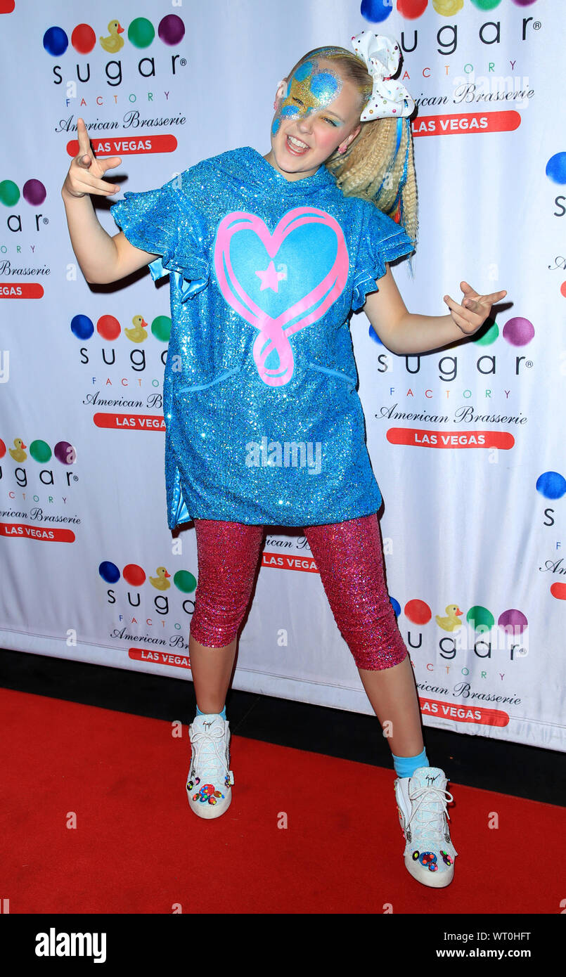 JoJo Siwa Celebrating at Sugar Factory American Brasserie Las Vegas ...