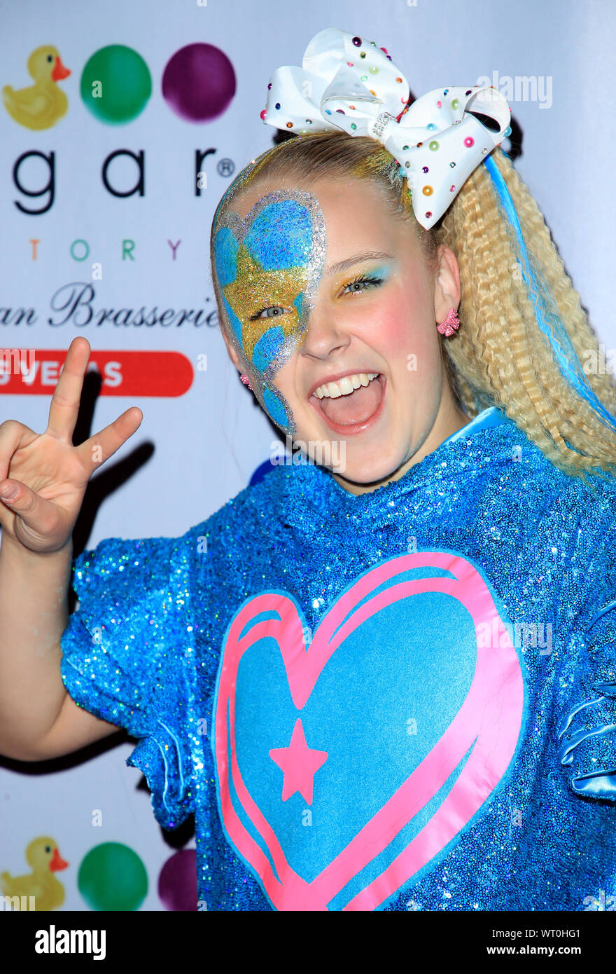 JoJo Siwa Celebrating at Sugar Factory American Brasserie Las Vegas ...
