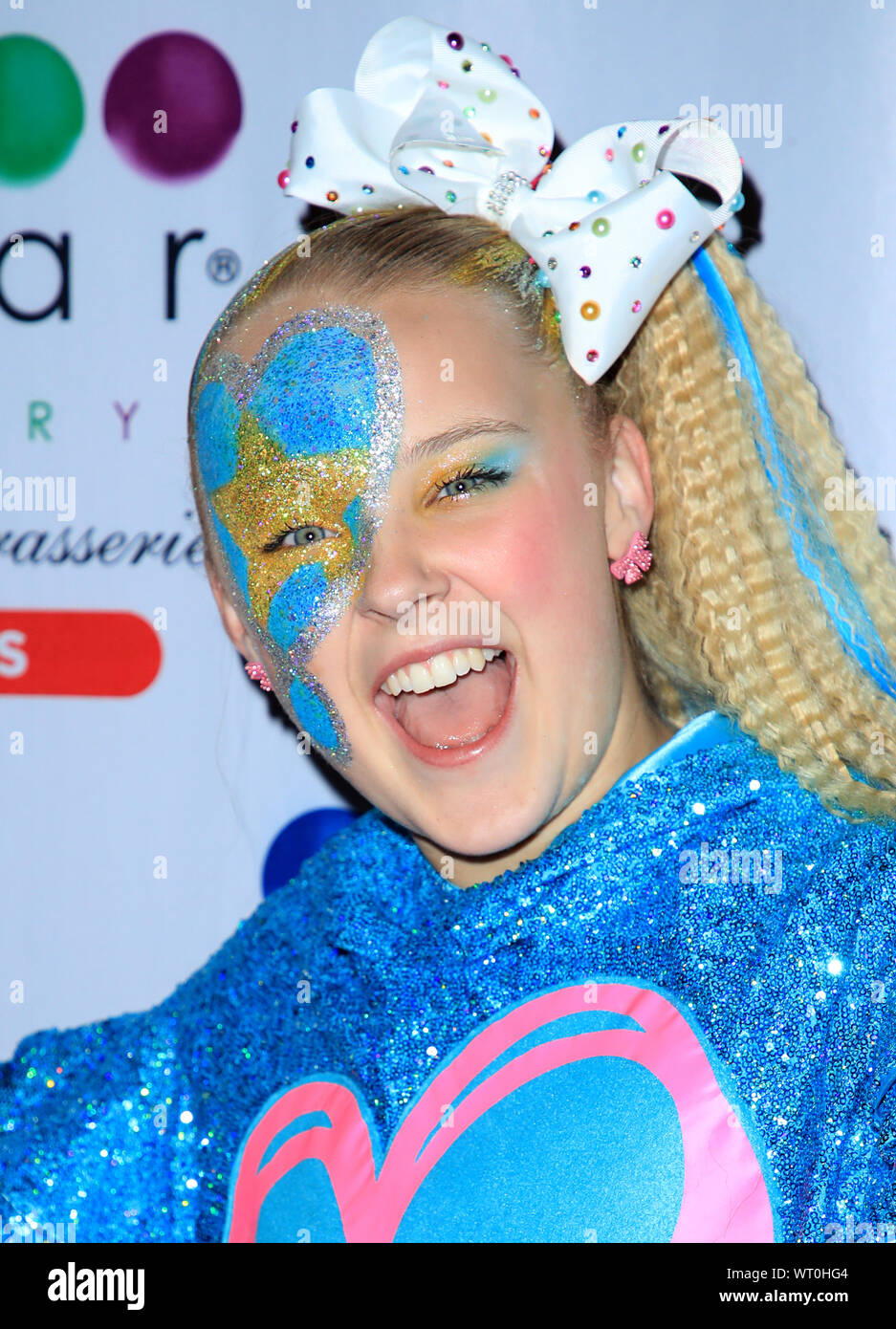 JoJo Siwa Celebrating at Sugar Factory American Brasserie Las Vegas ...