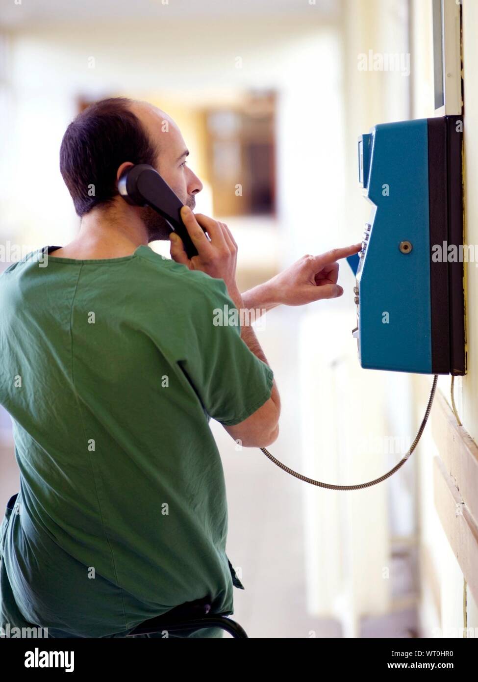 Using pay phone hi-res stock photography and images - Alamy