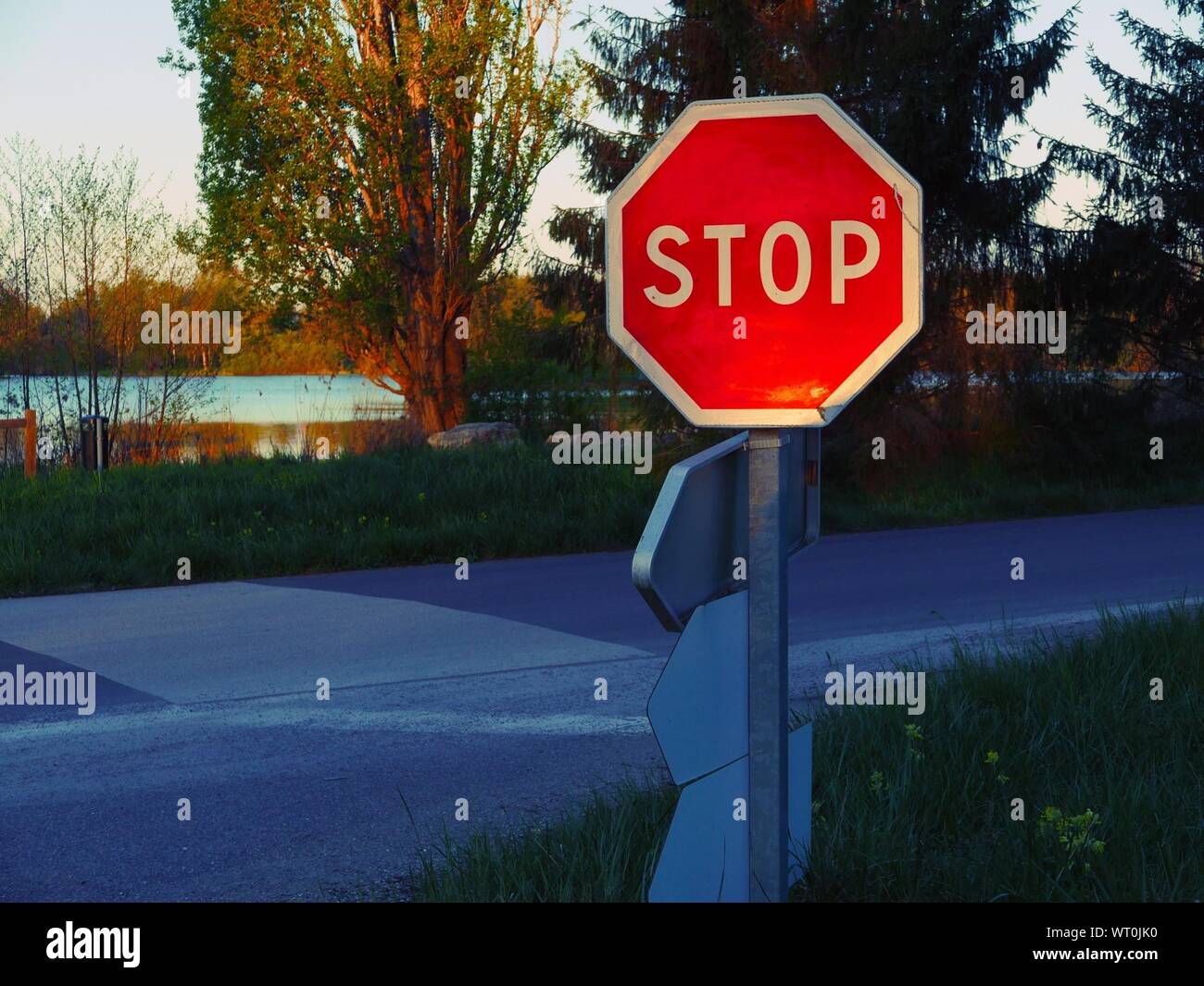 Stop at roadside hi-res stock photography and images - Alamy