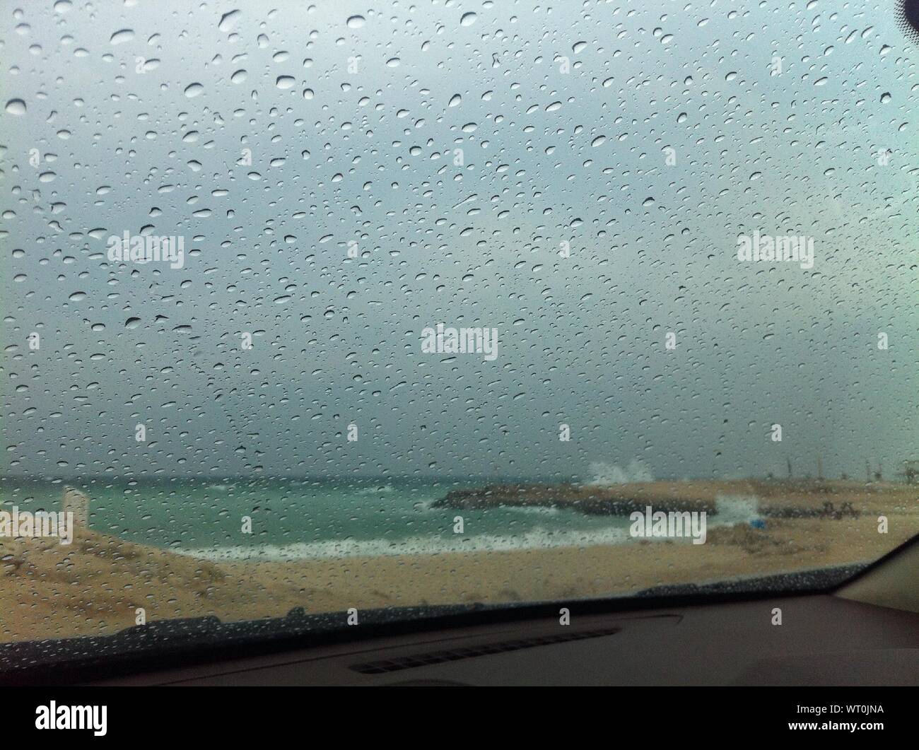 Wet windscreen hi-res stock photography and images - Alamy