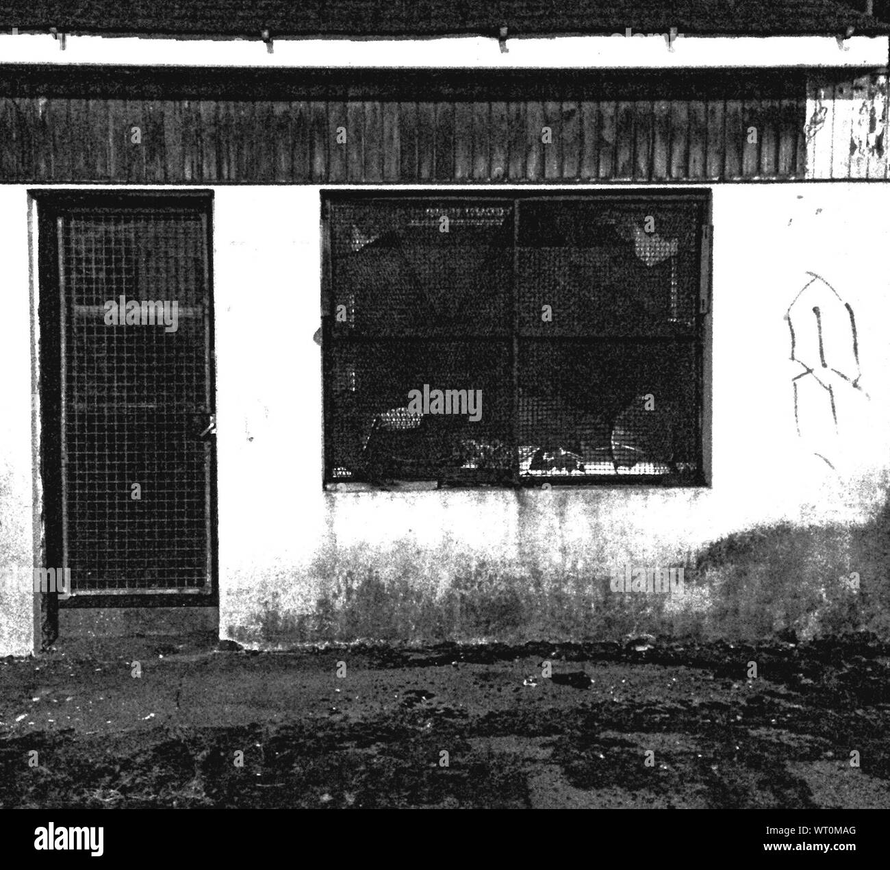 Old shop exterior hi-res stock photography and images - Alamy