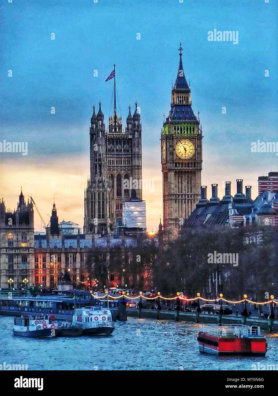 Urban Scene With Parliament Building And Big Ben Stock Photo - Alamy