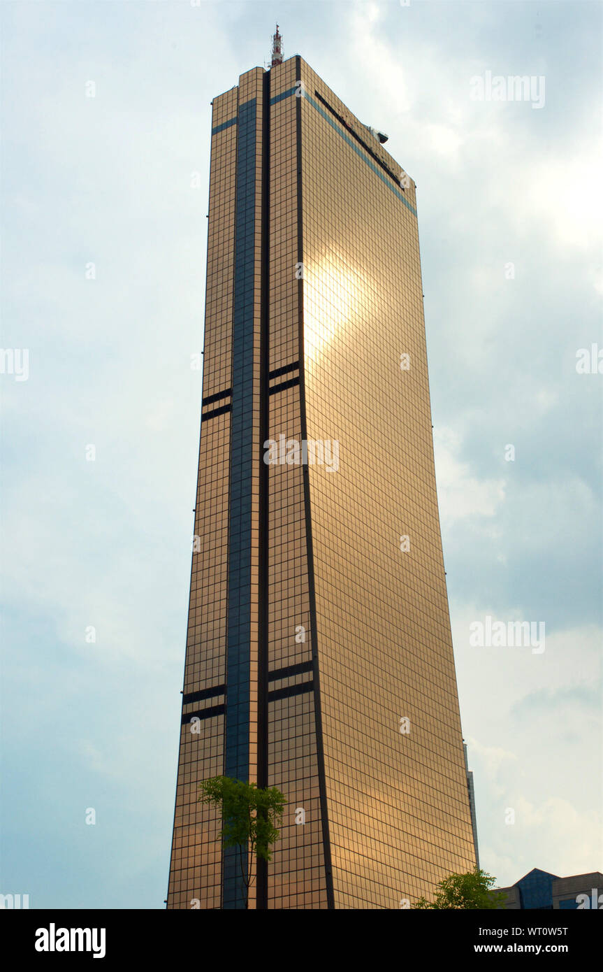 Building 63 in Seoul in summer in Korea with cloudy sky Stock Photo - Alamy