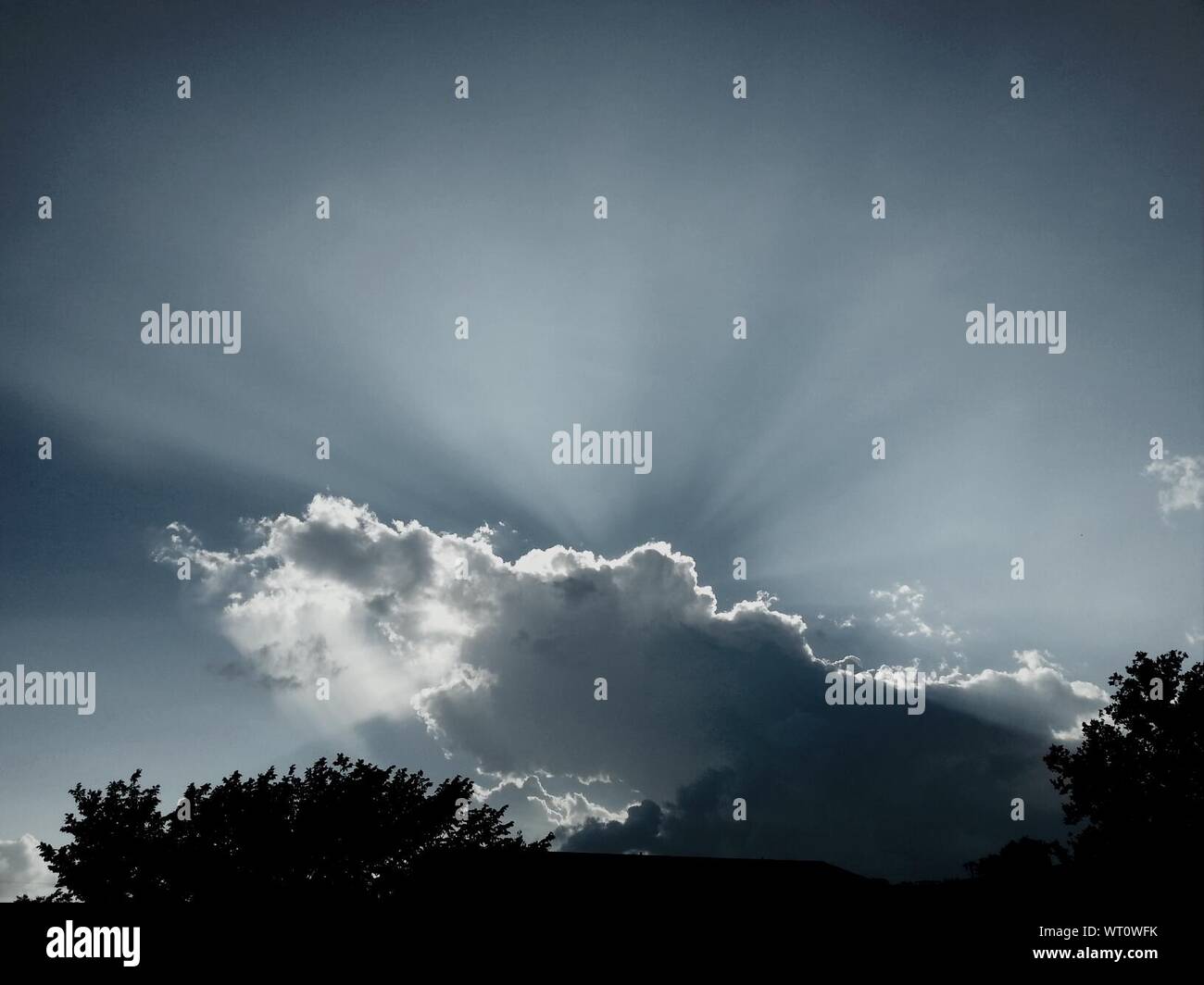 Grey gray cloud hi-res stock photography and images - Alamy