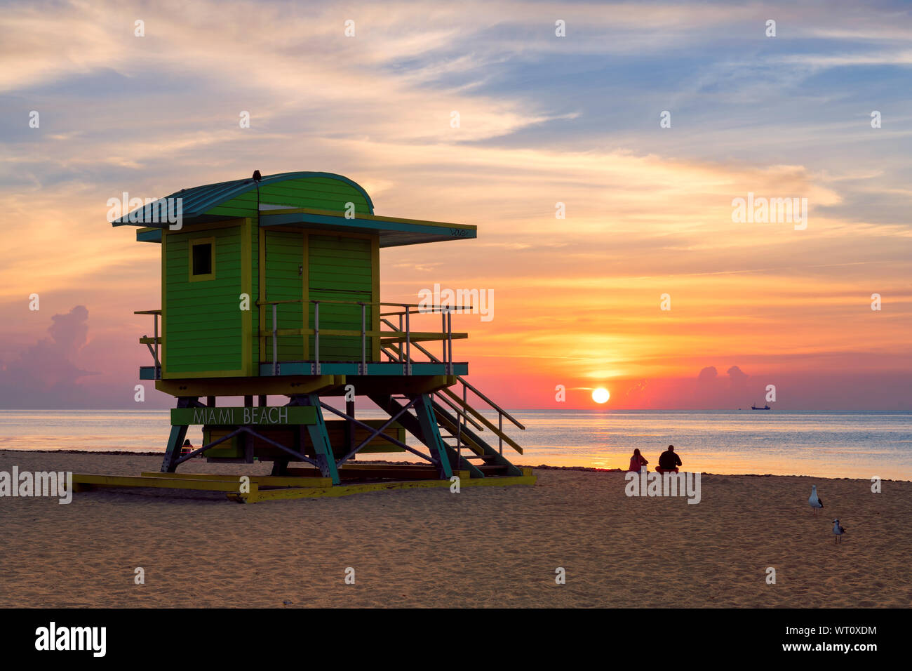 Lifeguard station sunset hi-res stock photography and images - Alamy