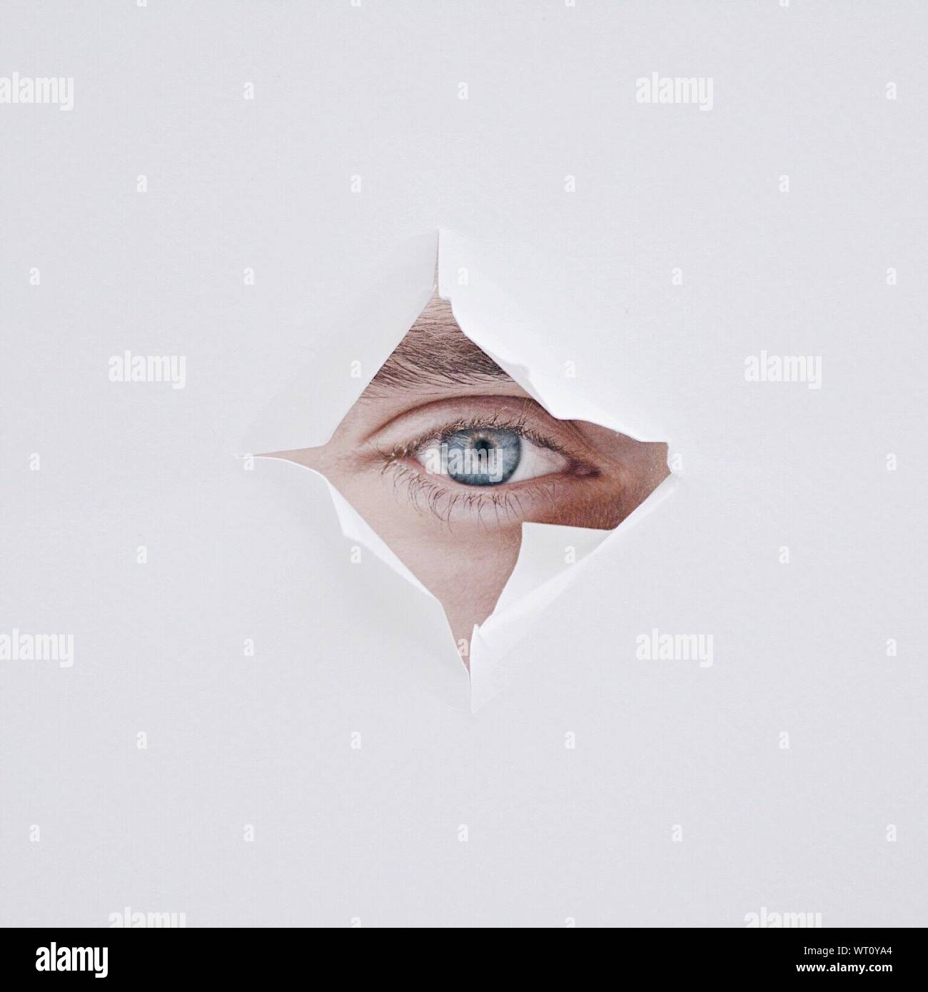 Torn white paper hi-res stock photography and images - Alamy