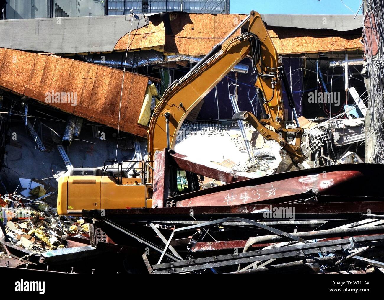 Demolished building industry hi-res stock photography and images - Alamy